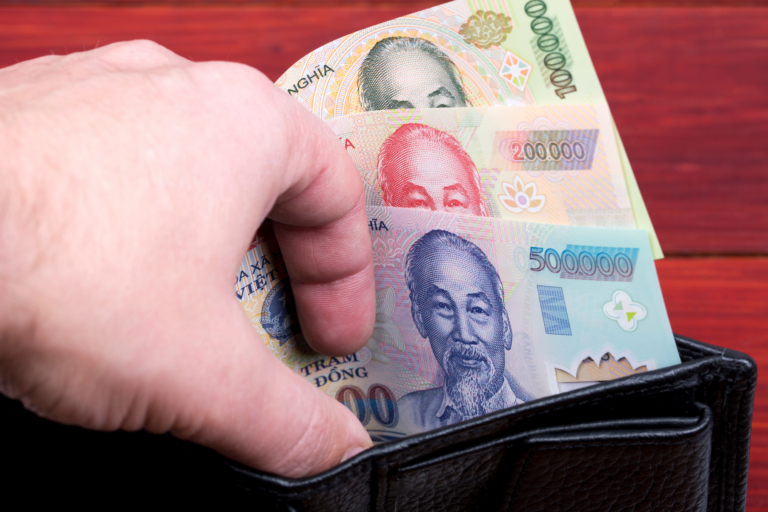 A Smart Traveler’s Guide to Exchange Money in Vietnam 2024