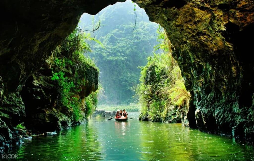 10 Most Stunning Caves in Vietnam You Need to See
