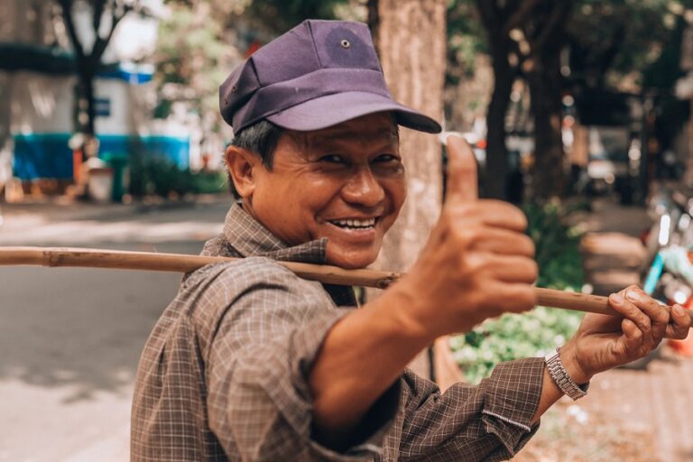 Hand Gestures in Vietnam You Should Know and Avoid to Minimize ...