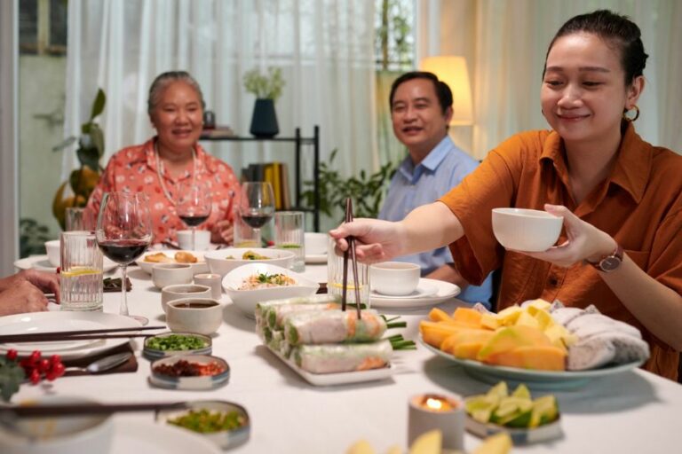 Hand Gestures in Vietnam You Should Know and Avoid to Minimize ...